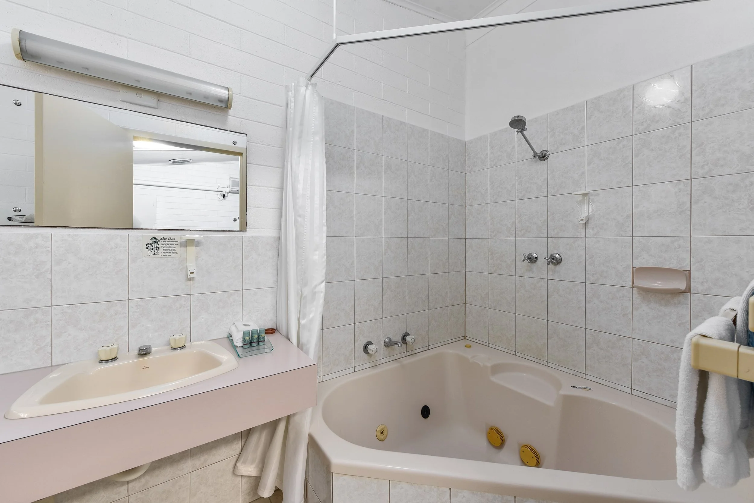 1 Bedroom Spa Apartment — OFFICIAL SITE: Robe Central Motel | Book ...
