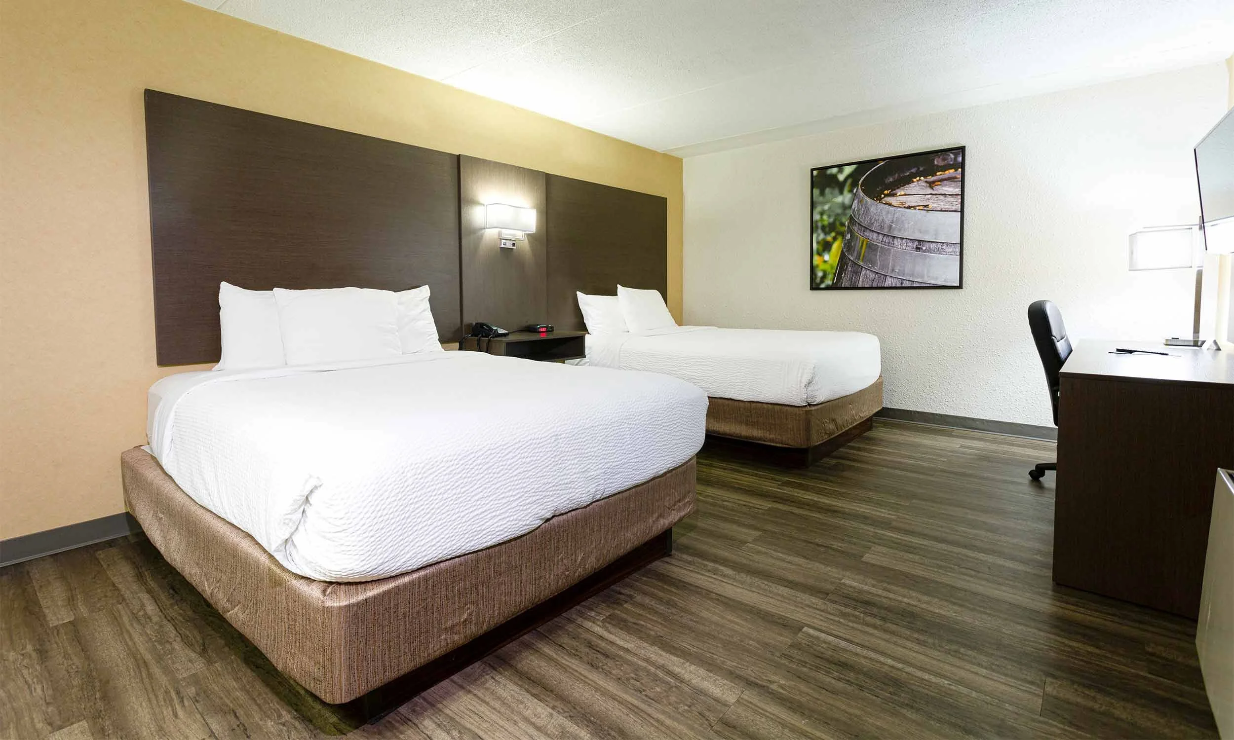 Rooms — Days Inn Niagara Falls Fallsview