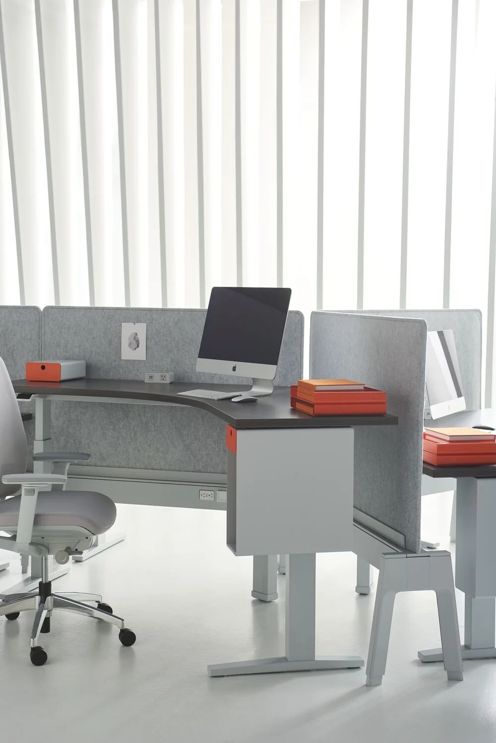Teknion - Navigate - height adjustable desk