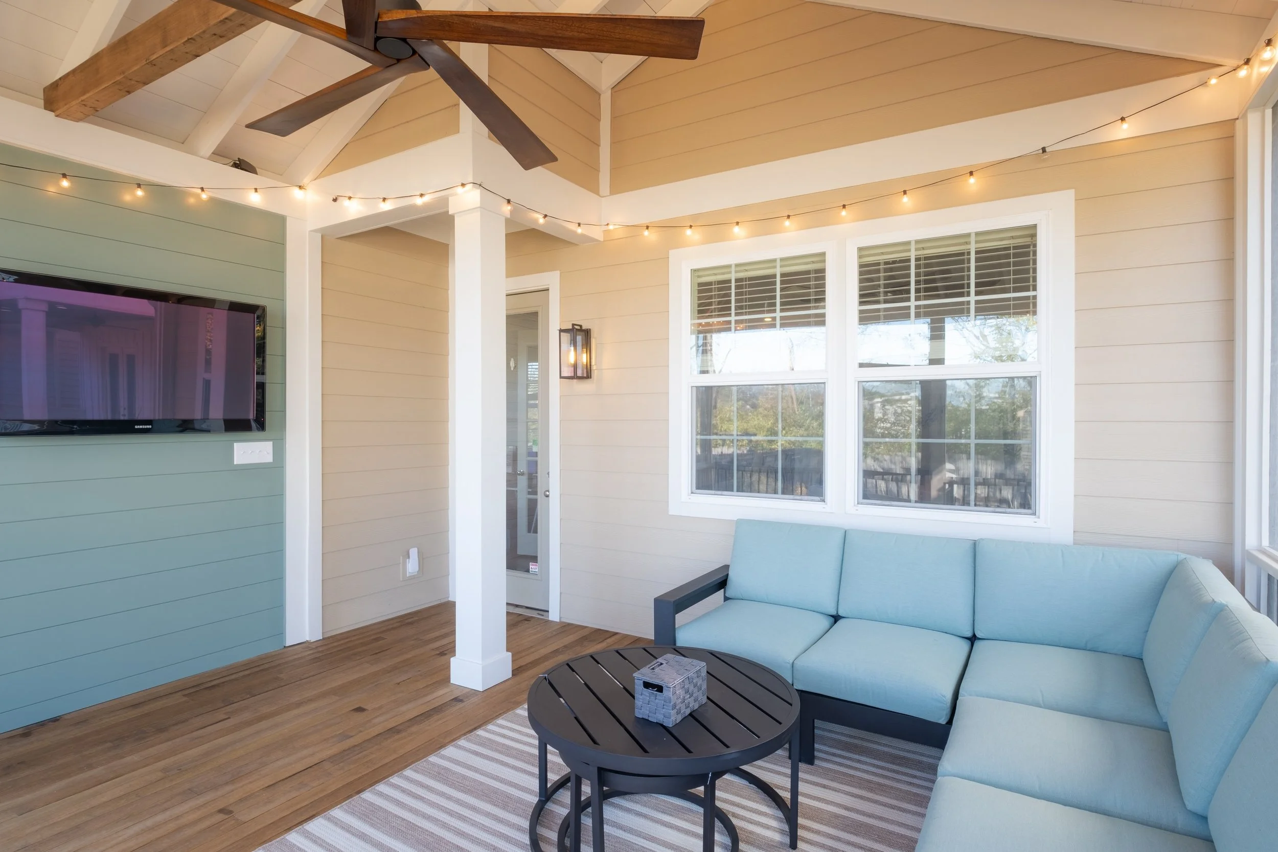 This Screened Porch Is Just What The Doctor Ordered For This Classic ...