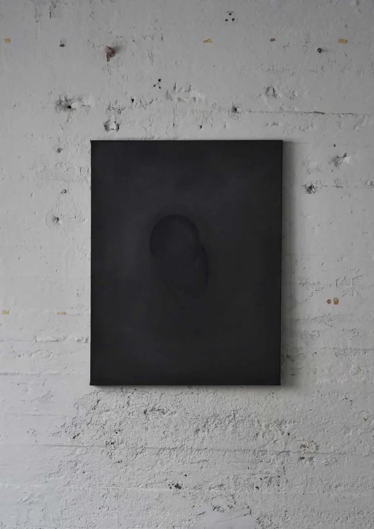 Ileana Moro conveys a wide spectrum of feelings through the interplay of light and delicate ...