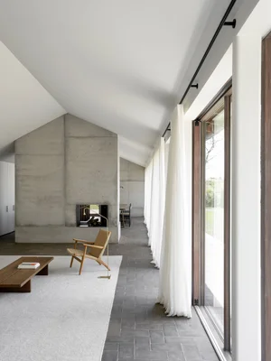 Hans Verstuyft Architects balances contemporary elements with recycled ...