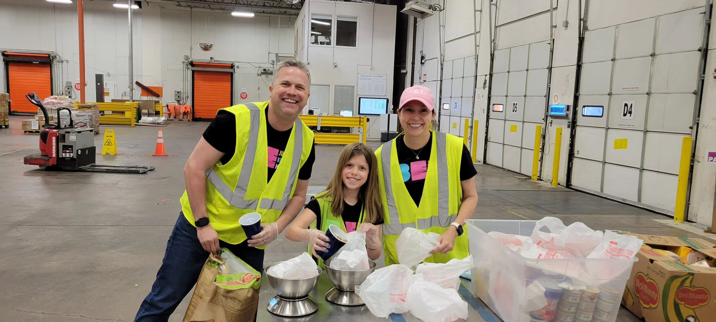 Volunteer - Lend a Hand Today! — Crossroads Community Services