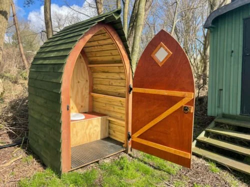 Composting loos and toilets, ideal for gardens, open spaces public ...