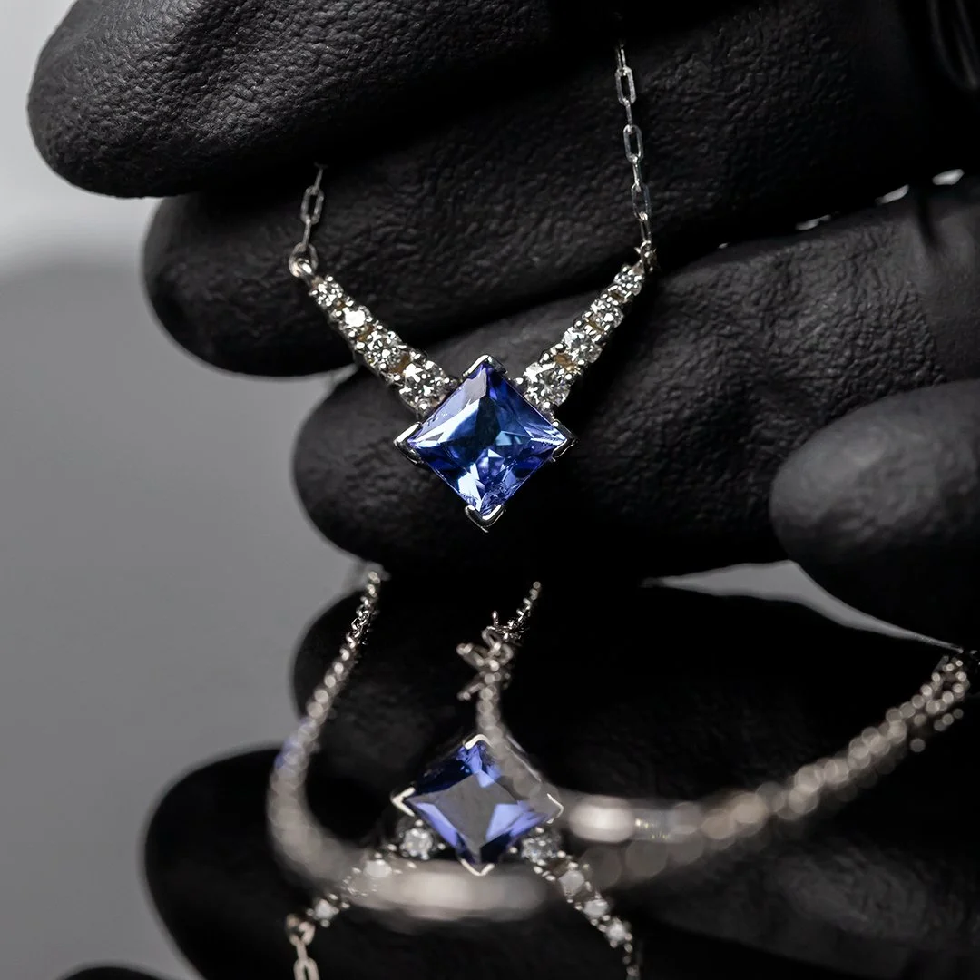 (Rigel) Collar de oro blanco 14K con tanzanita princesa y diamantes ...