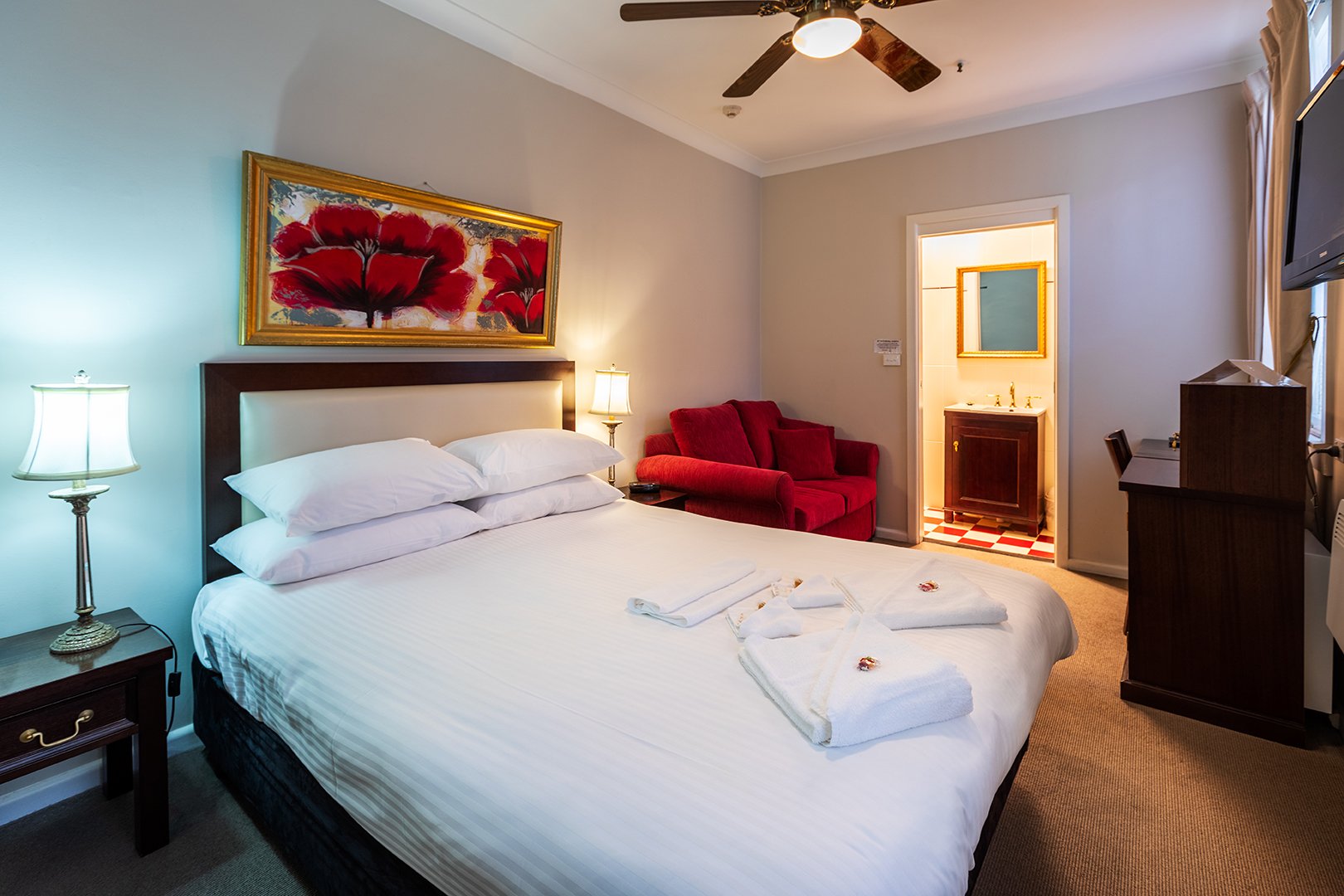 Accomodation — The Metropole