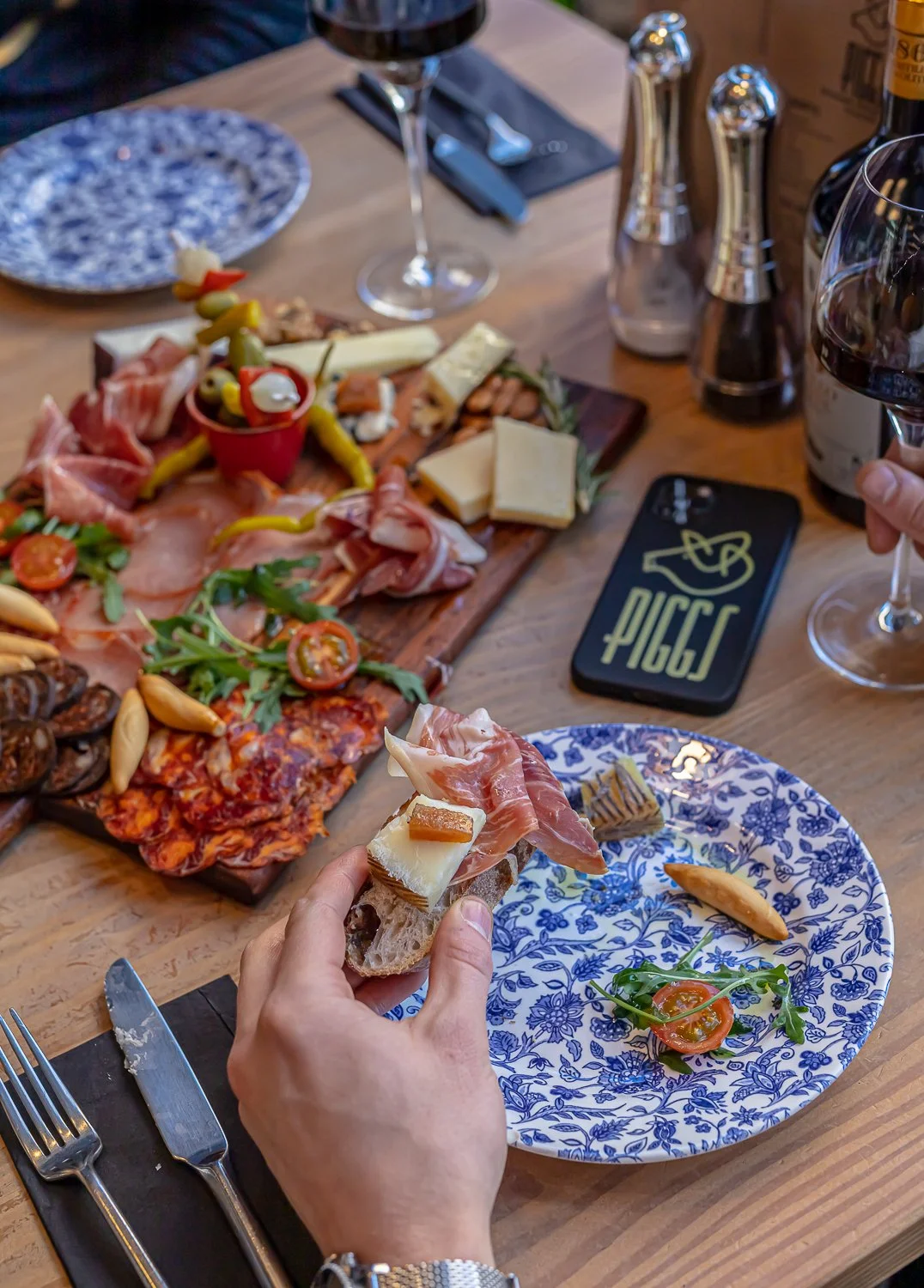 Piggs Edinburgh | Wine & Tapas Bar