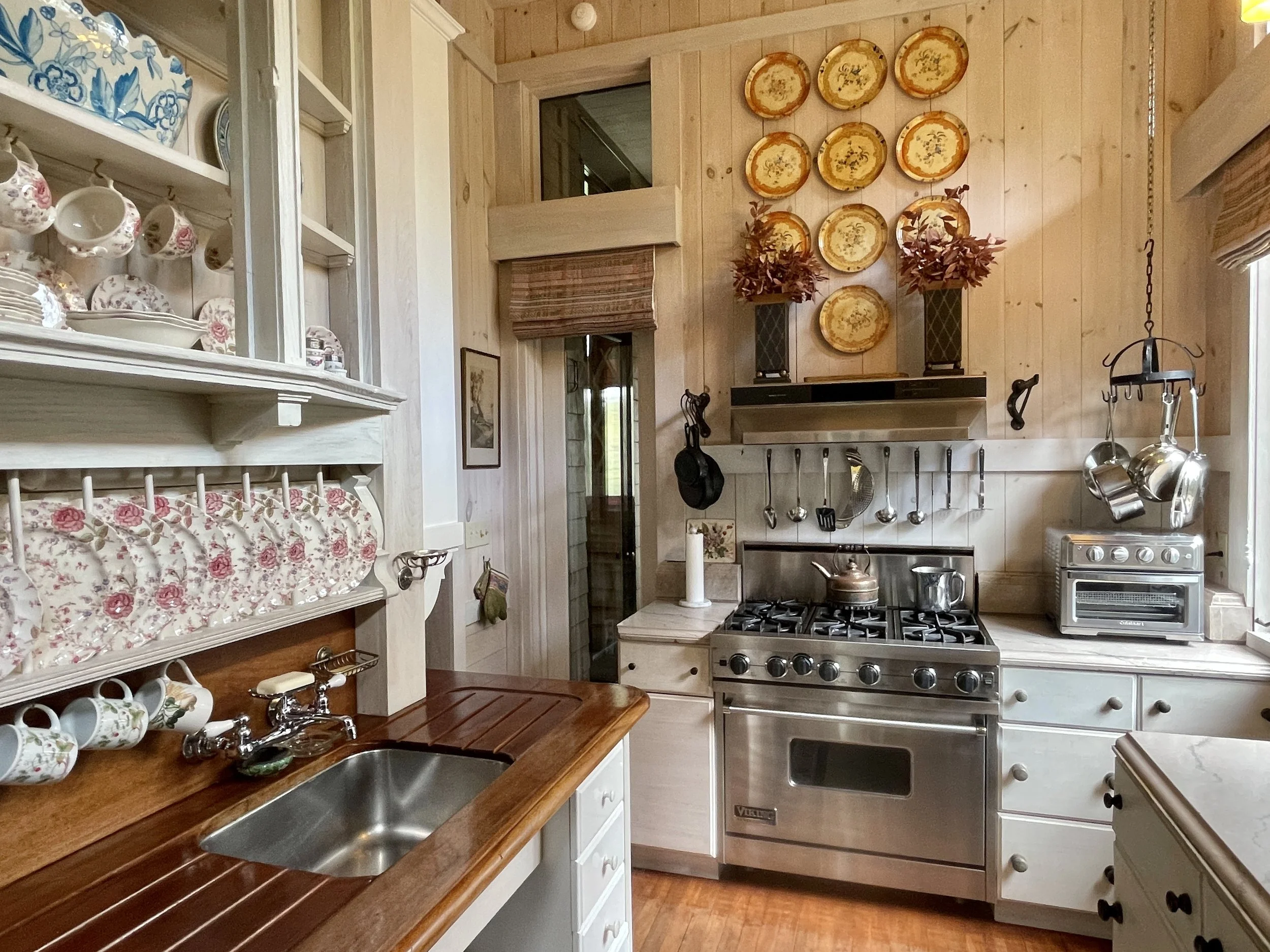 Collections — Scully and Scully, Inc.