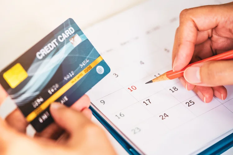 What To Do When Your Credit Or Debit Card Expire While Traveling ...