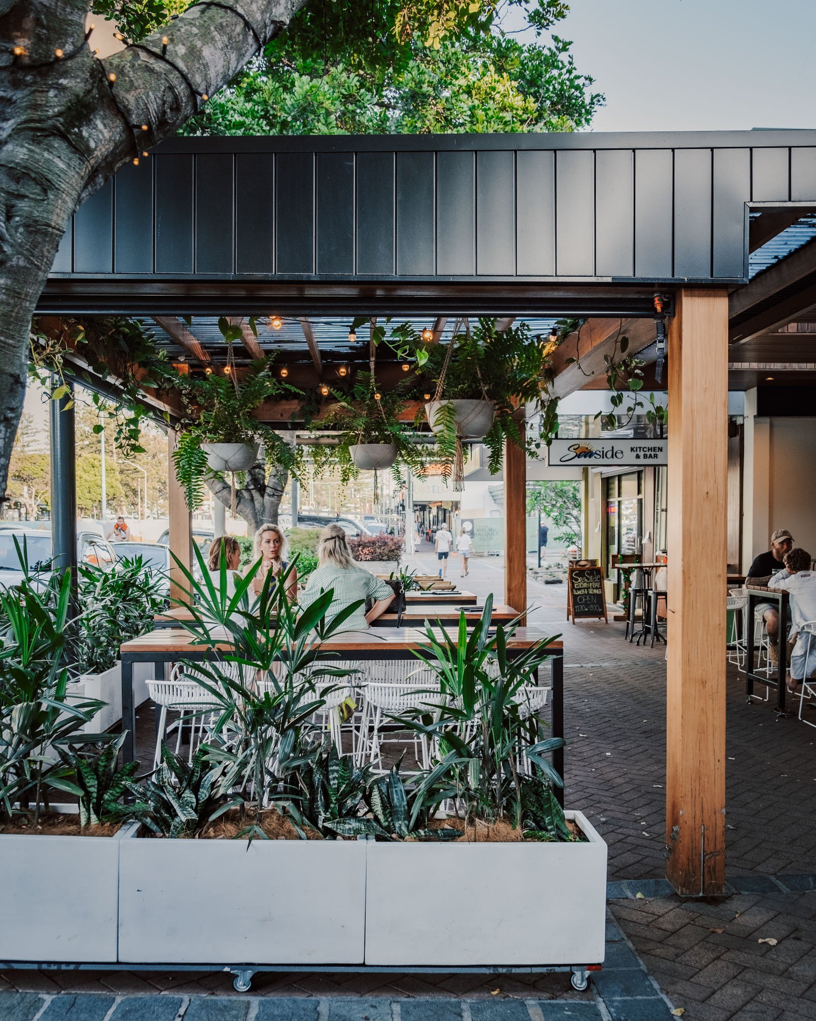 Local | Burleigh Heads | Breakfast, Lunch, Dinner & Beer Garden