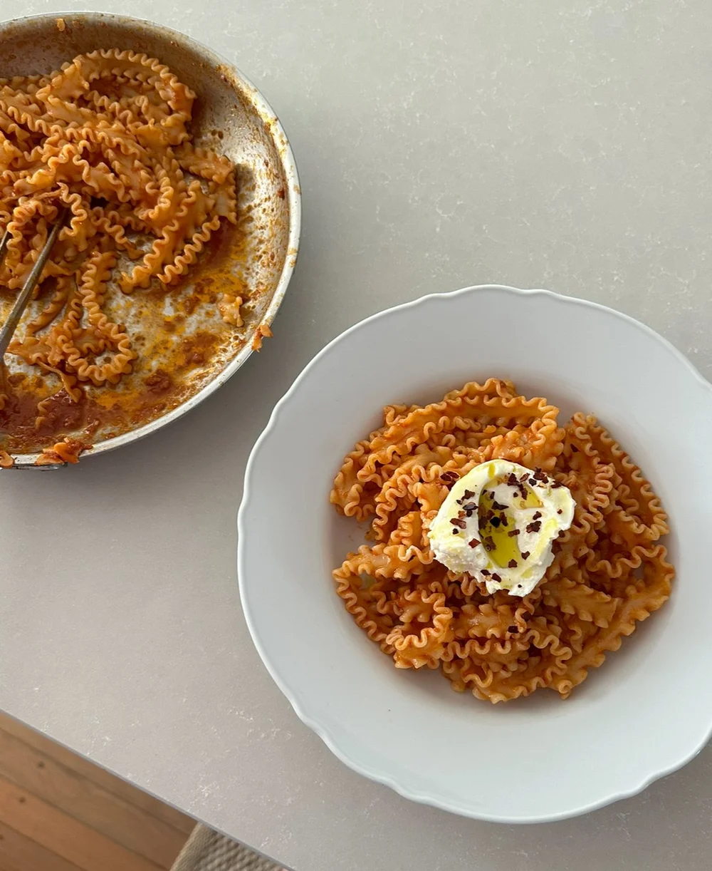 The easiest pantry tomato pasta sauce — no regretti spaghetti