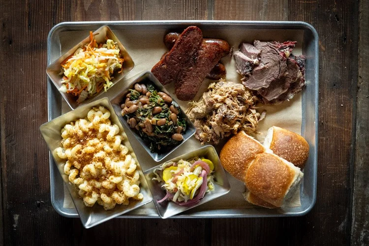 The Pub — Grounded Table