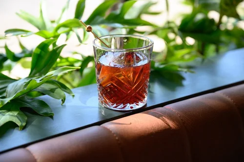 The Pub — Grounded Table