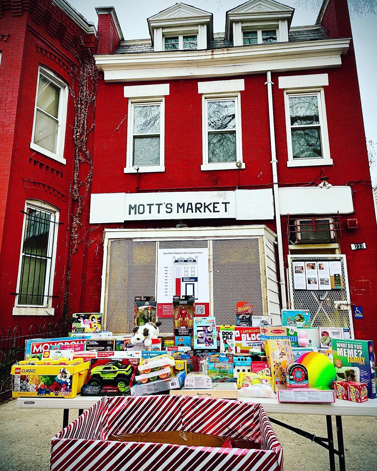 Mott's Neighborhood Market