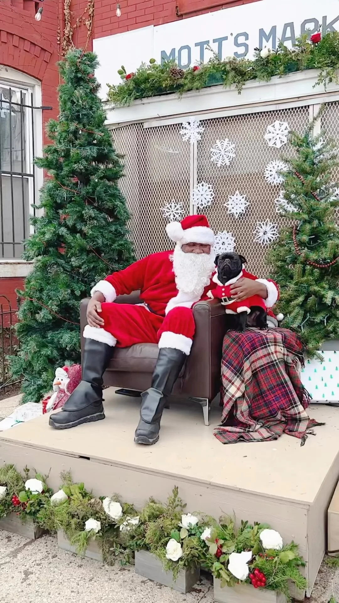 Mott's Neighborhood Market