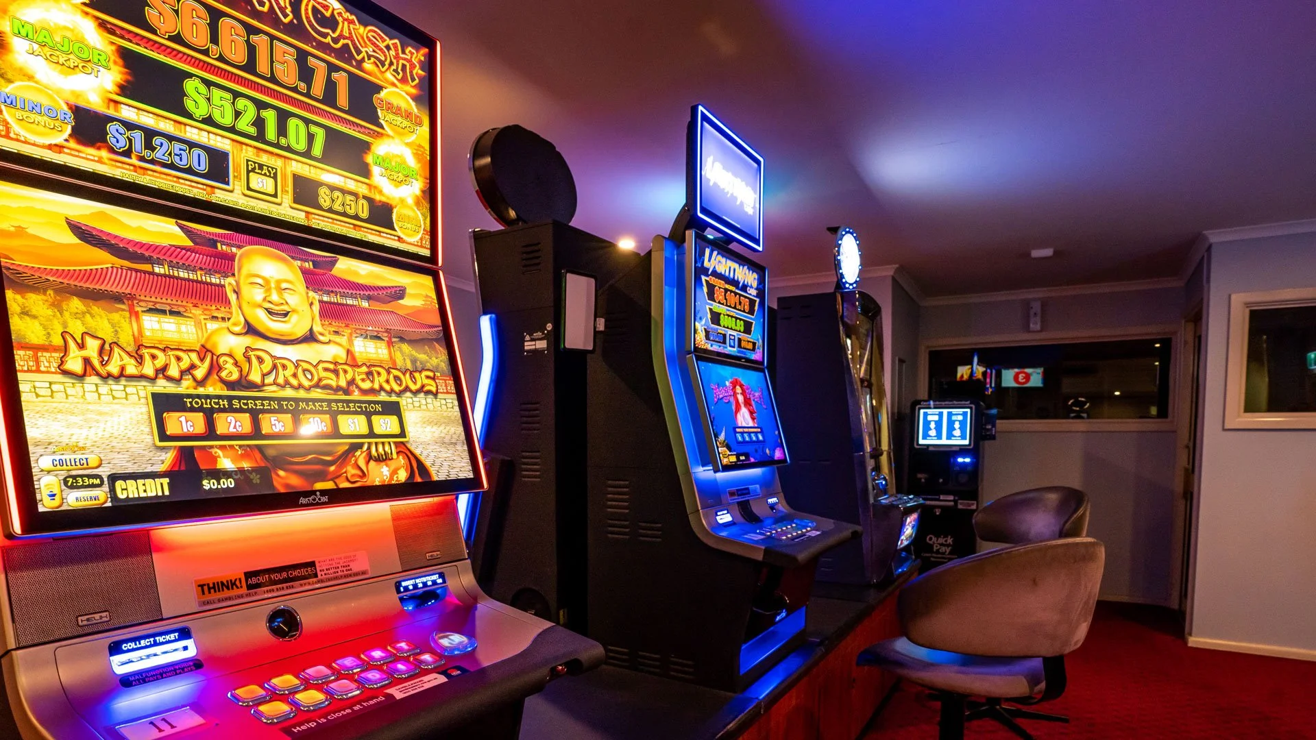 Facilities include Bowling Greens, Courtesy Bus, Keno, Function Rooms ...