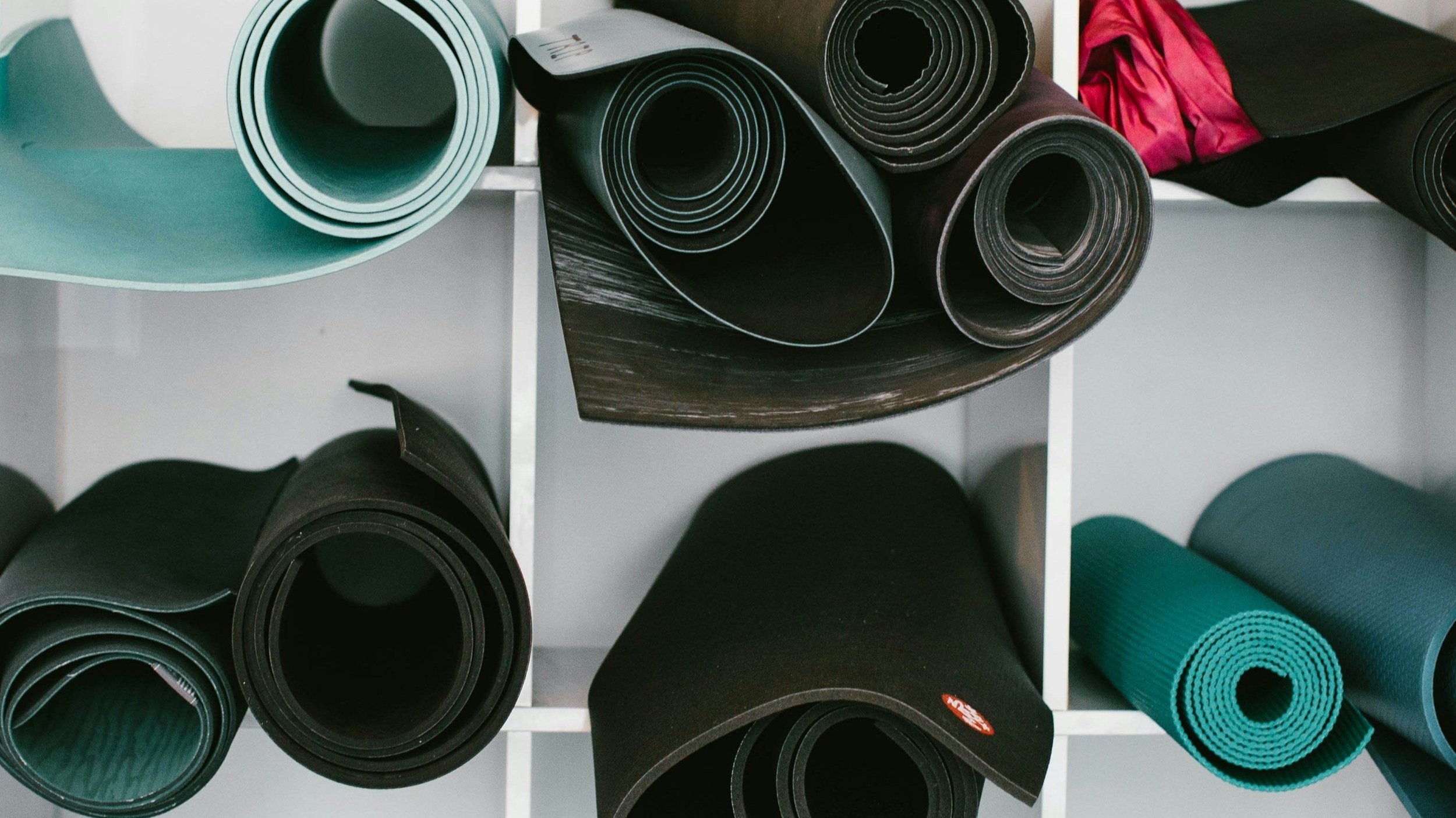 Mat Pilates vs. Reformer Pilates: Unraveling the Differences for Your ...