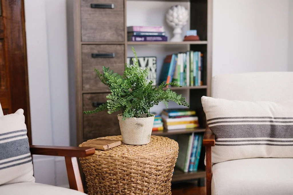 Helping vs Hovering – How to Tell the Difference and the Pros and Cons ...