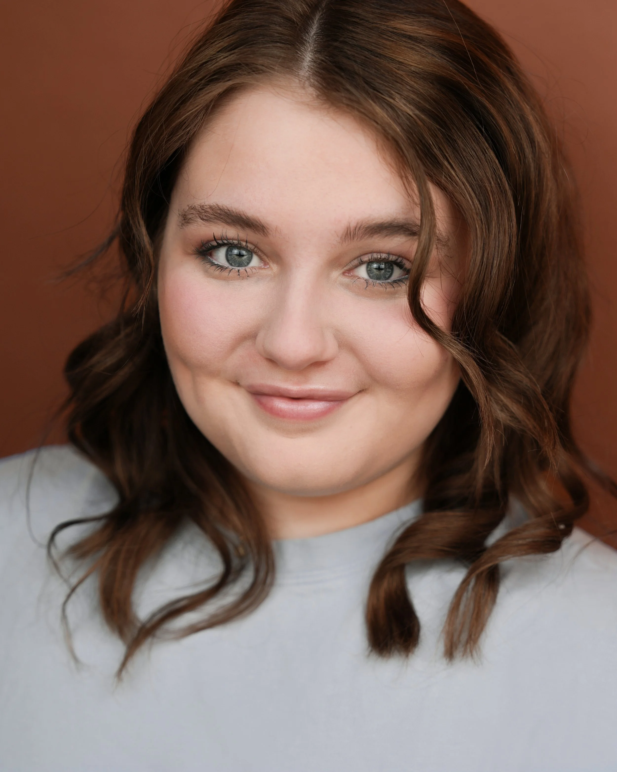 Headshot + Resumé — Caroline Elizabeth Weston