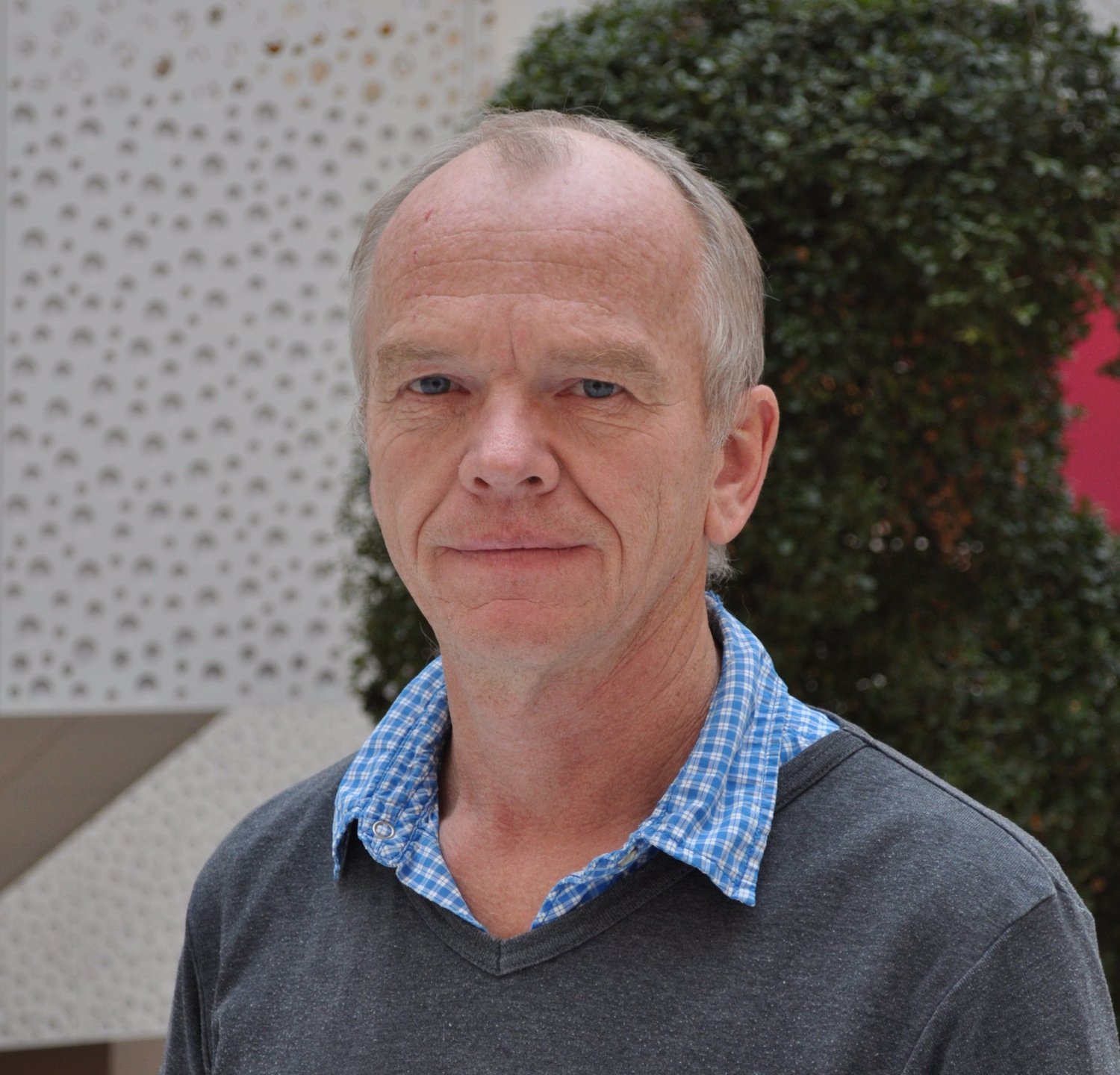 Kontakt vores sekretariat og få svar på dine spørgsmål i dag — DHF