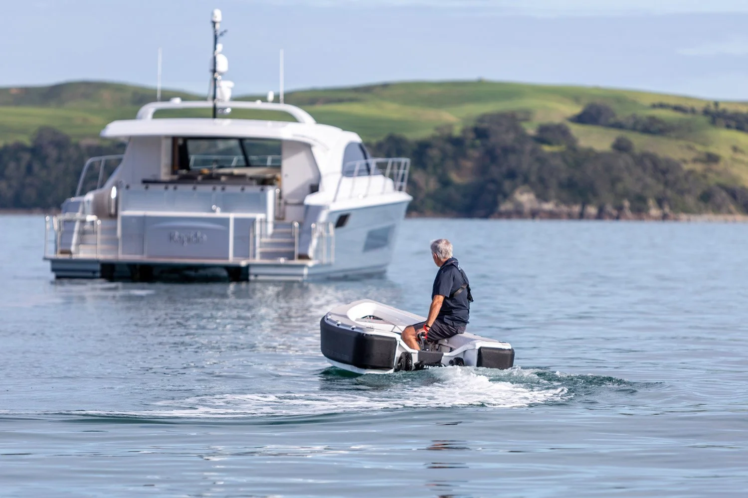 The ultimate Electric Boat guide including their advantage over ...