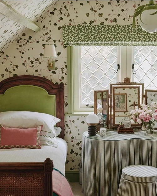 How to Style A Dressing Table to Add Glam Back to Getting Ready — Sense ...