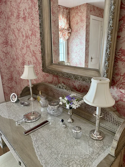 How to Style A Dressing Table to Add Glam Back to Getting Ready — Sense ...