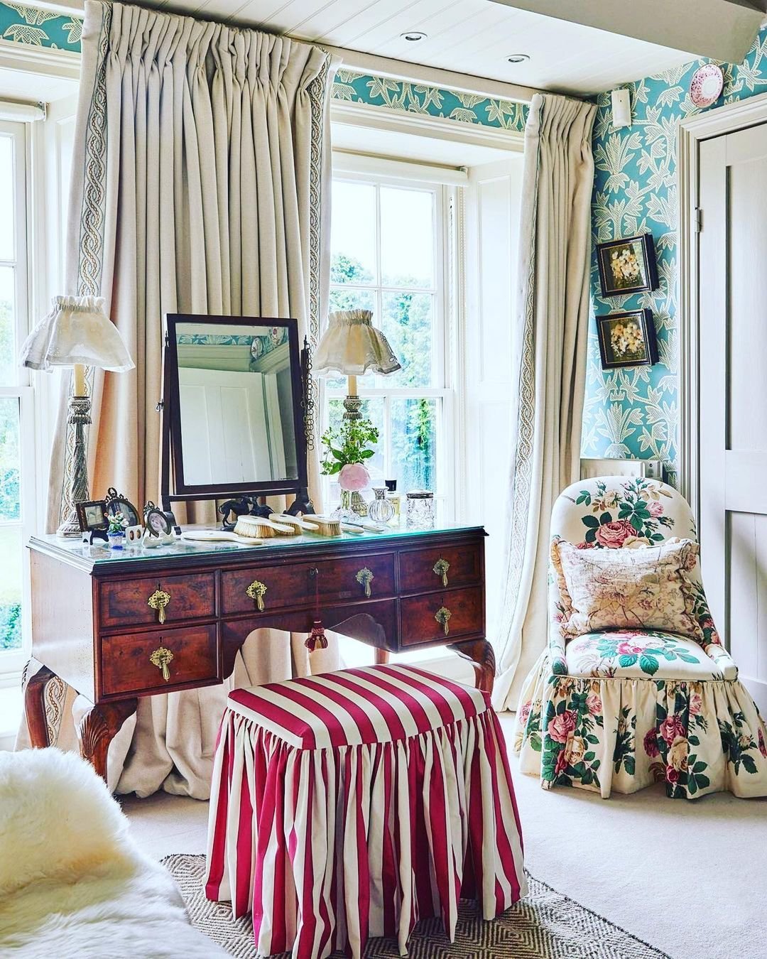 How to Style A Dressing Table to Add Glam Back to Getting Ready — Sense ...