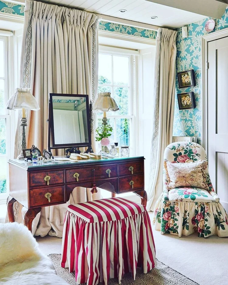 How to Style A Dressing Table to Add Glam Back to Getting Ready — Sense ...