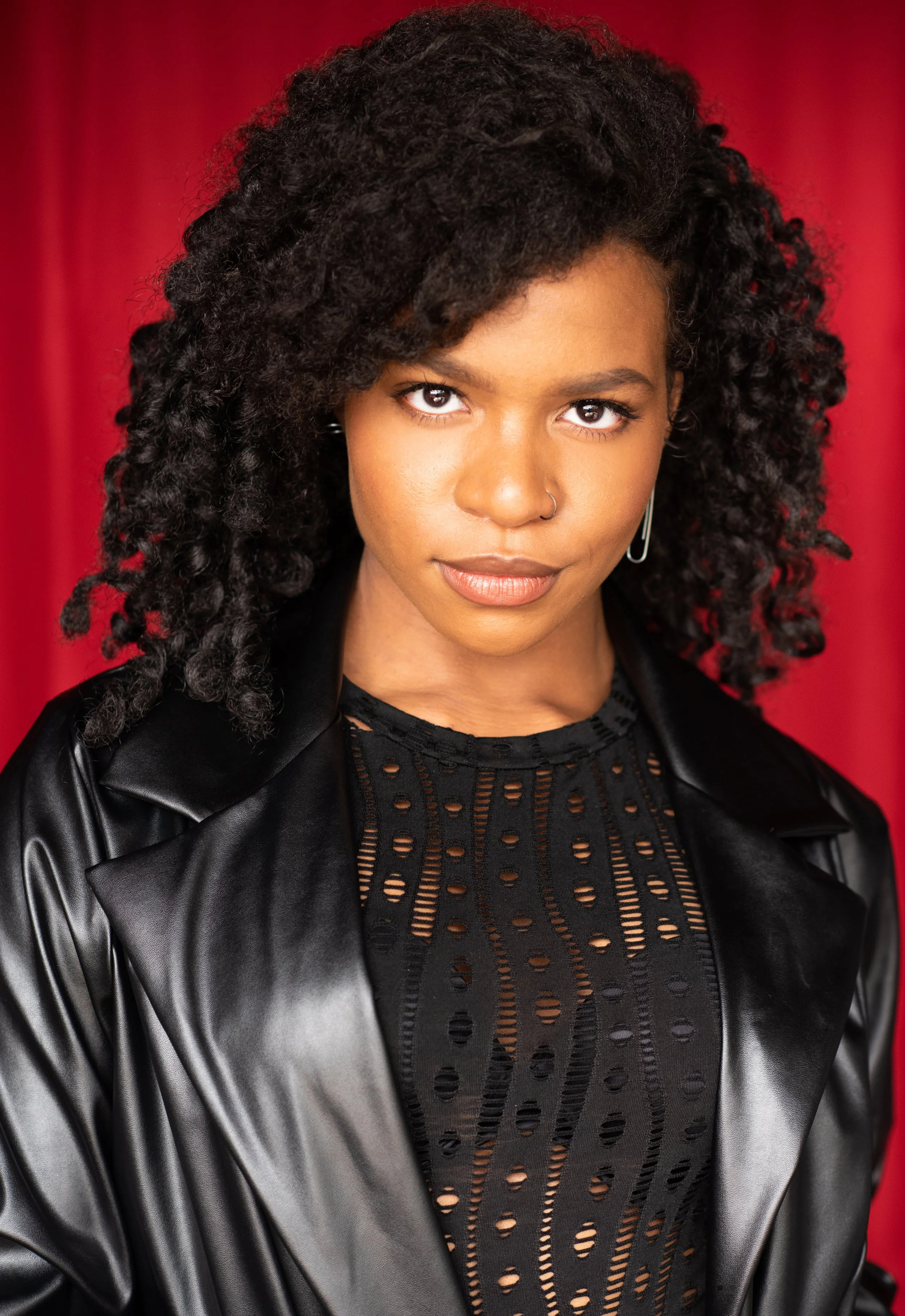 HEADSHOT + RESUME — Arielle Roberts