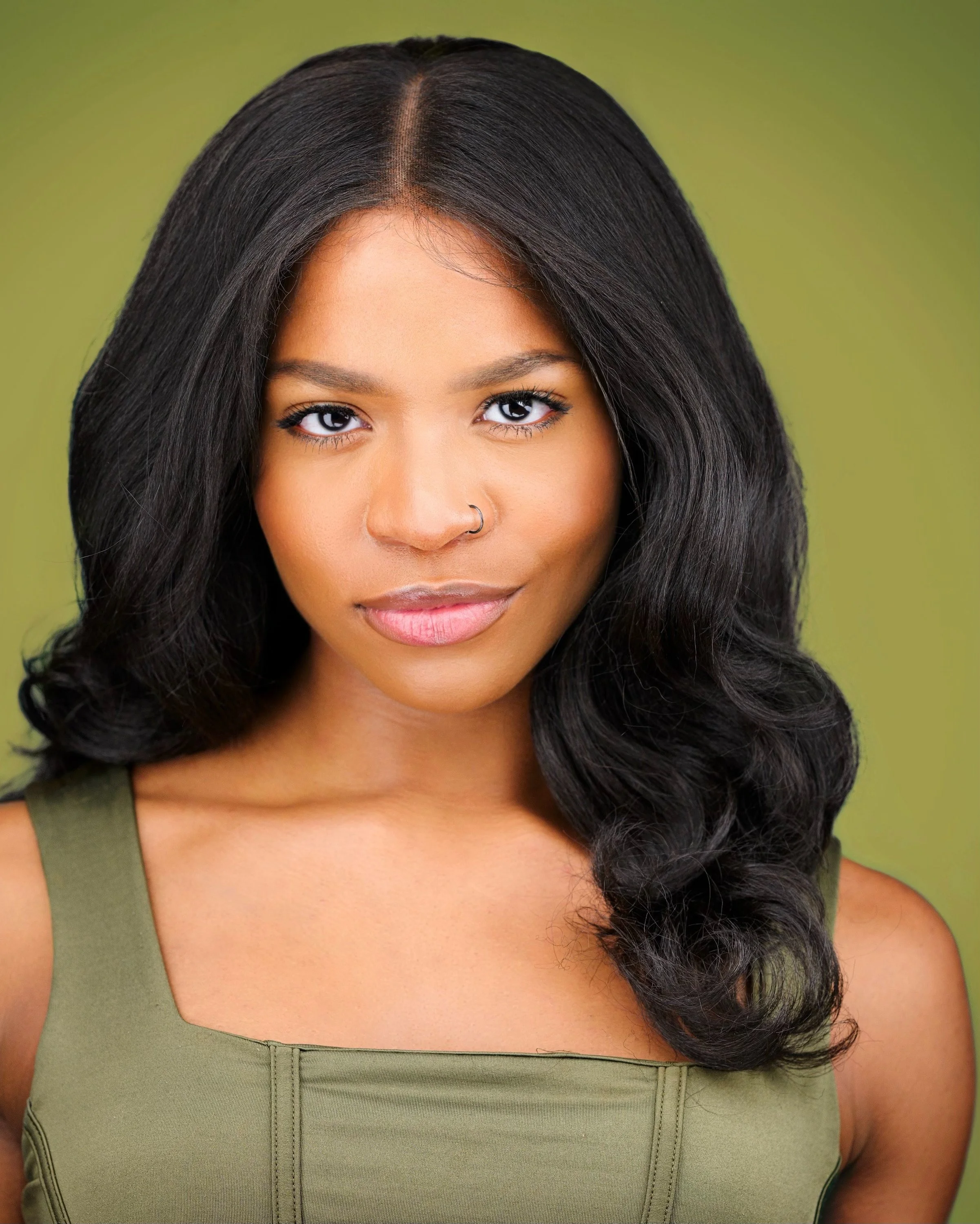 HEADSHOT + RESUME — Arielle Roberts