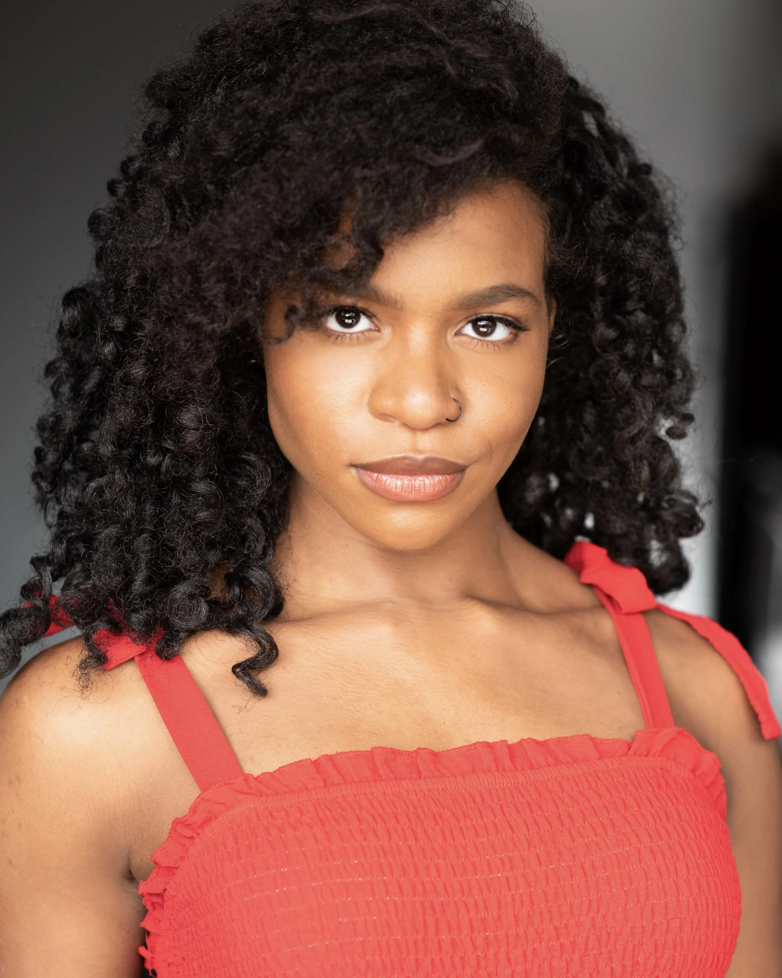 HEADSHOT + RESUME — Arielle Roberts