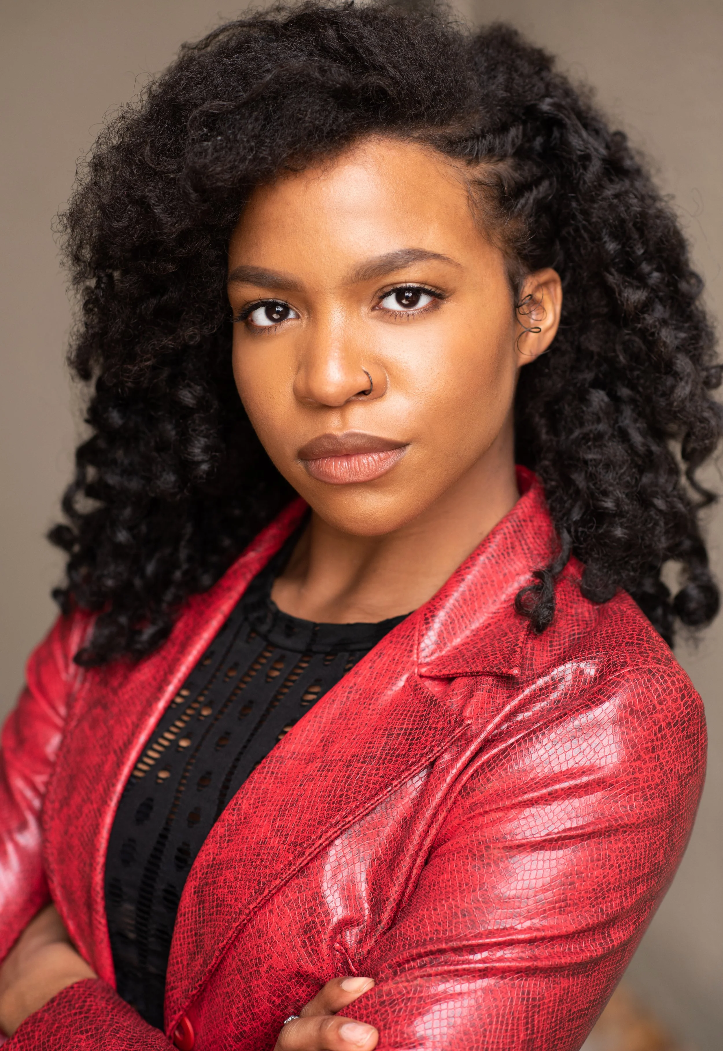 HEADSHOT + RESUME — Arielle Roberts