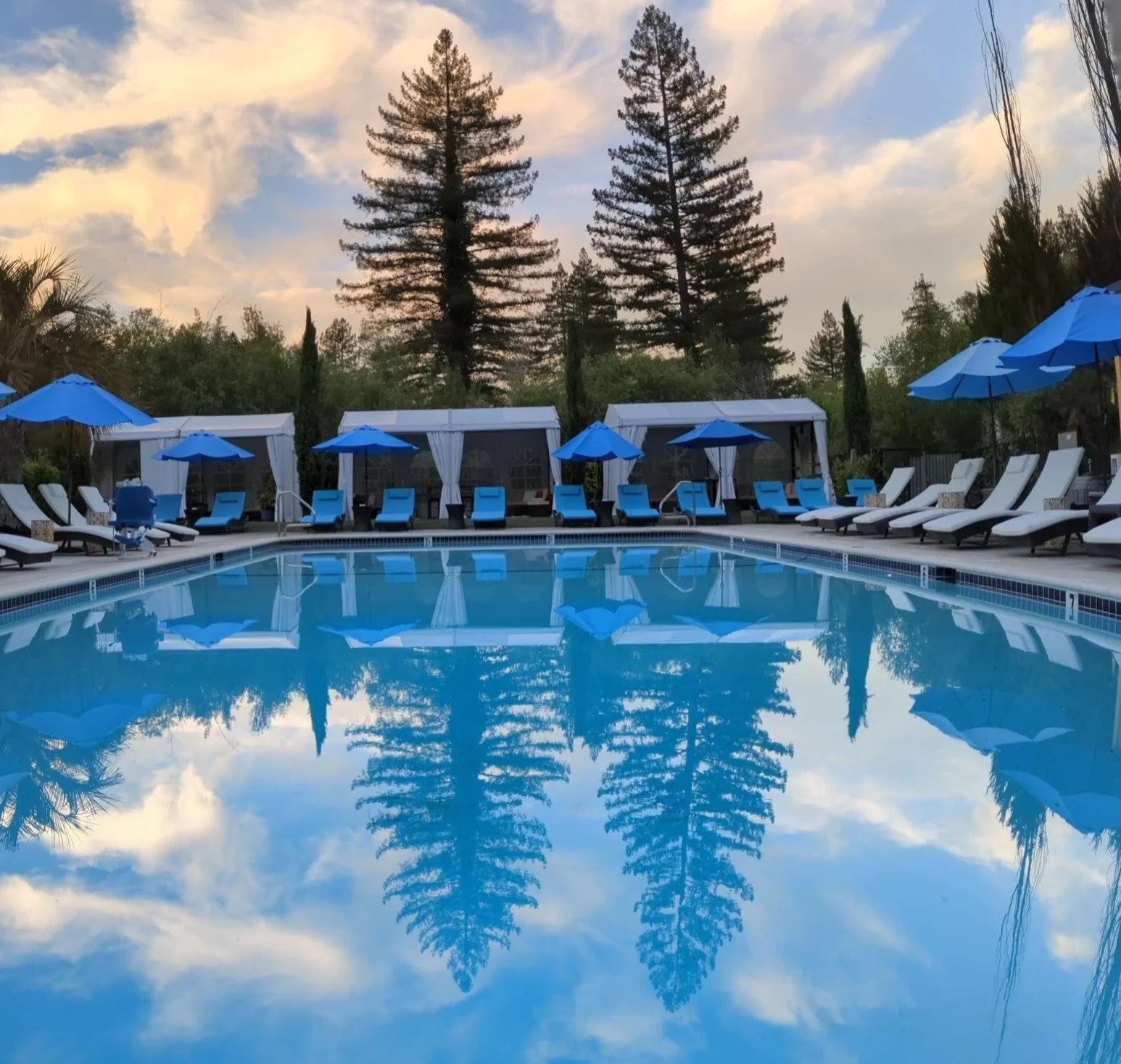 Glamping with Pool & Sauna – Resort Day Passes — SURREY RESORT
