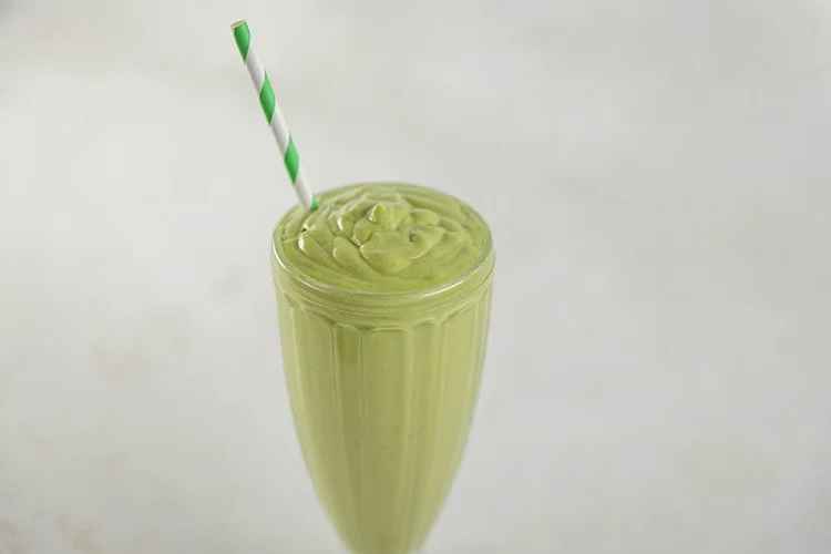 Mango, Cashew & Avocado Smoothie — Everyday Gourmet