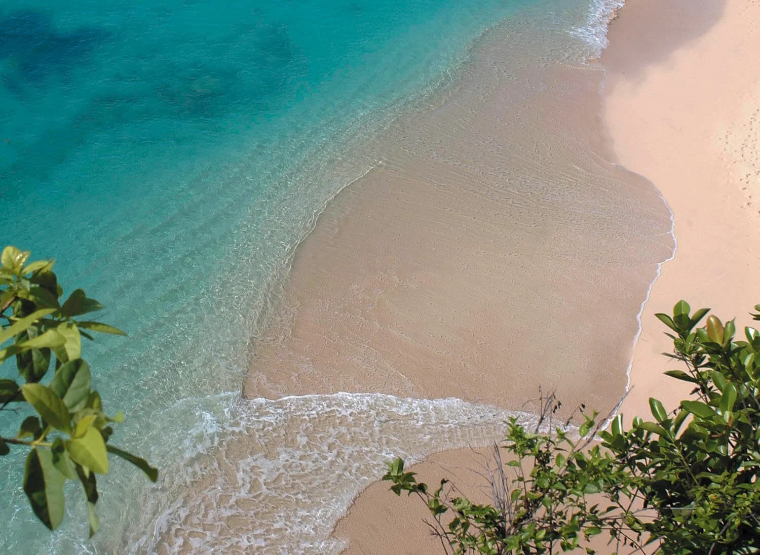 The World's 15 Best Crystal Clear Blue Water Beaches