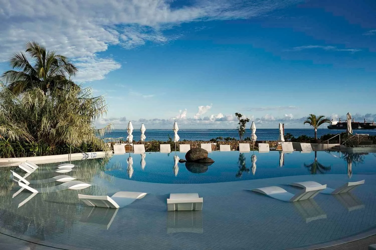 Escape to the Tropical Oasis of Hilton Tahiti: A Must-Read Review