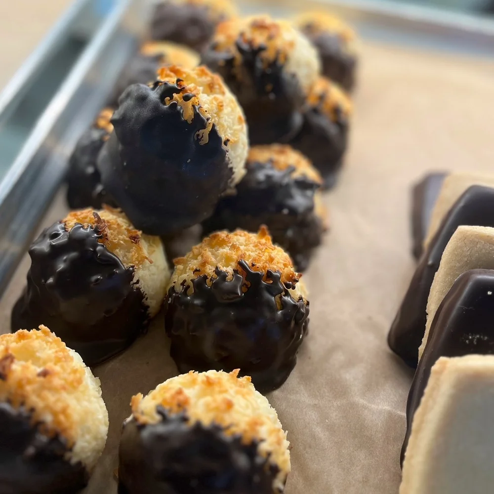 Beautiful and delicious cakes in a curated selection of flavors ...