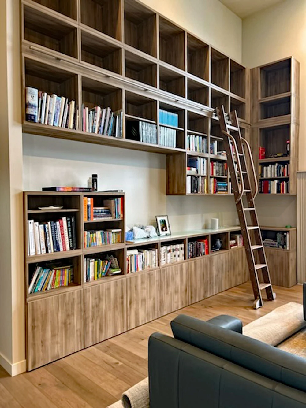 Library Ladders — Custom Ladder Company Ltd.