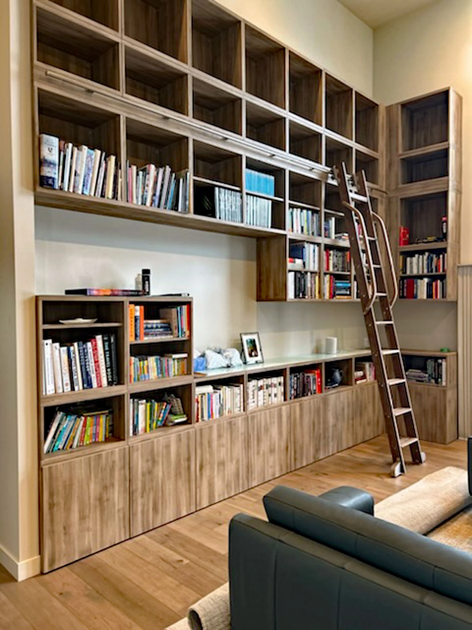 Library Ladders — Custom Ladder Company Ltd.