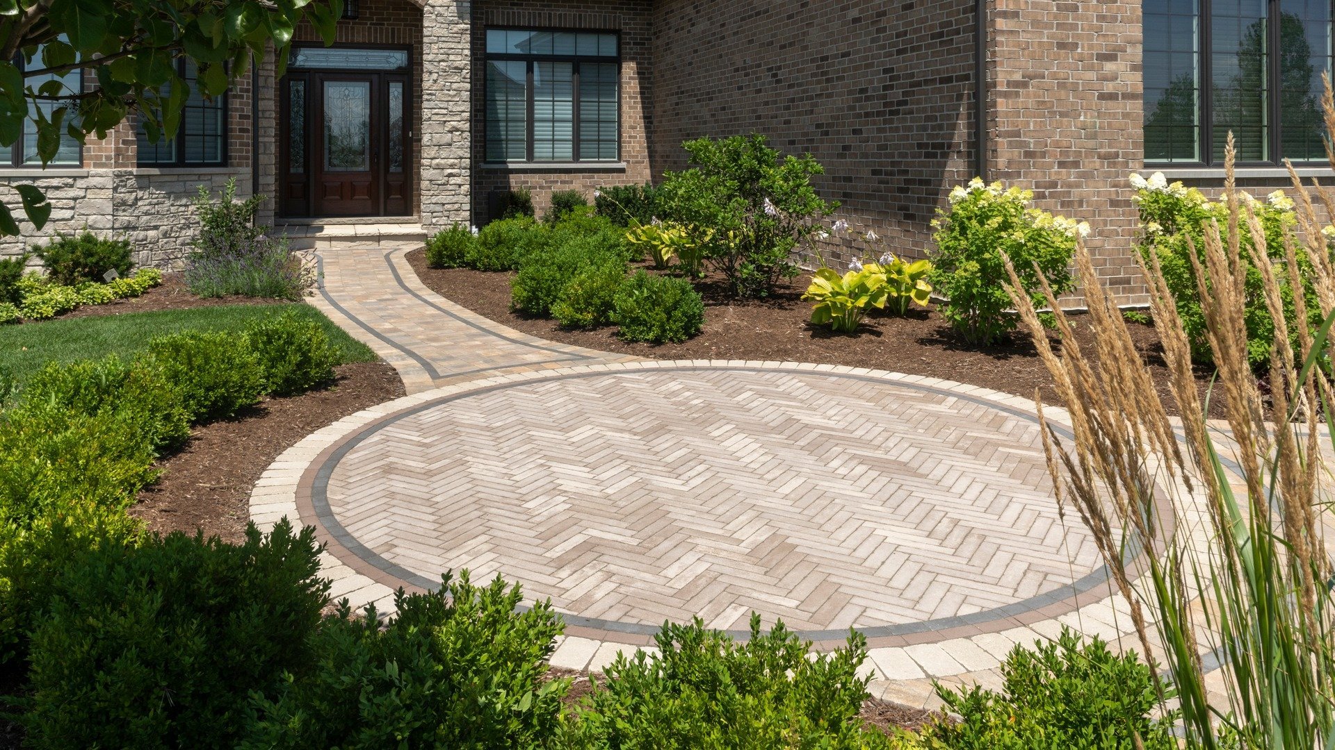 Plantings Solon Ohio | Luscious Plantings Solon OH | 1st Impressions