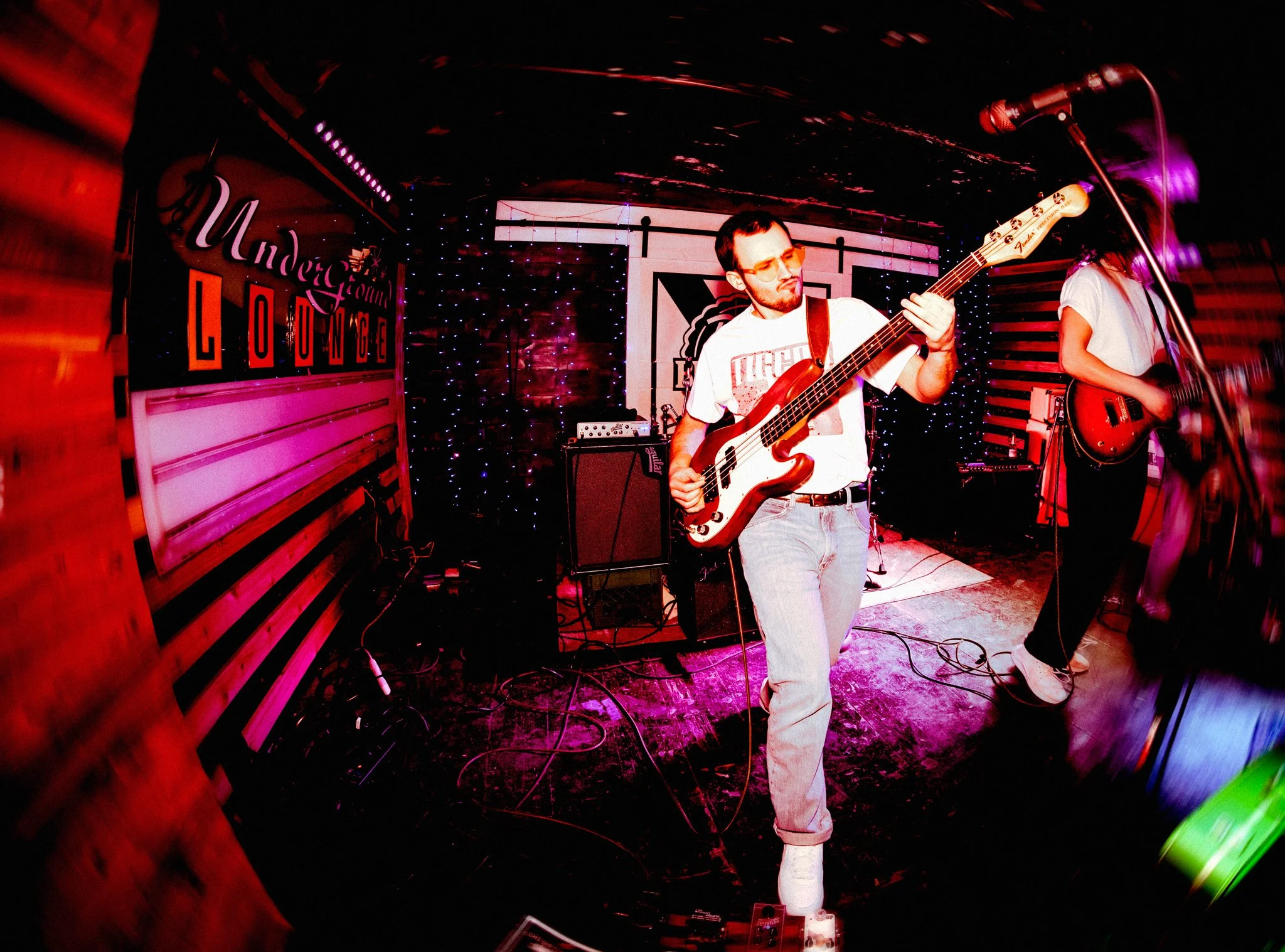 Photo & Review: Alley Eyes put on a sweaty, electric show in Chicago ...