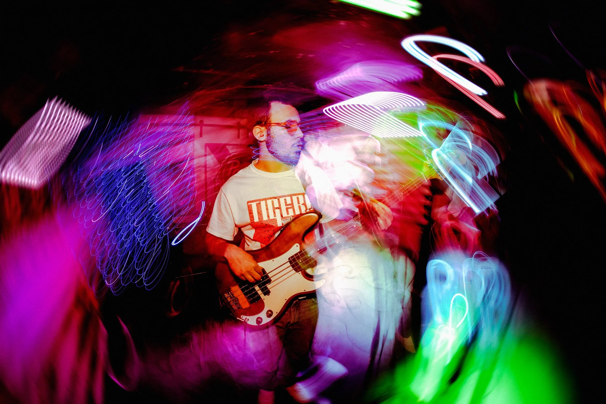 Photo & Review: Alley Eyes put on a sweaty, electric show in Chicago ...