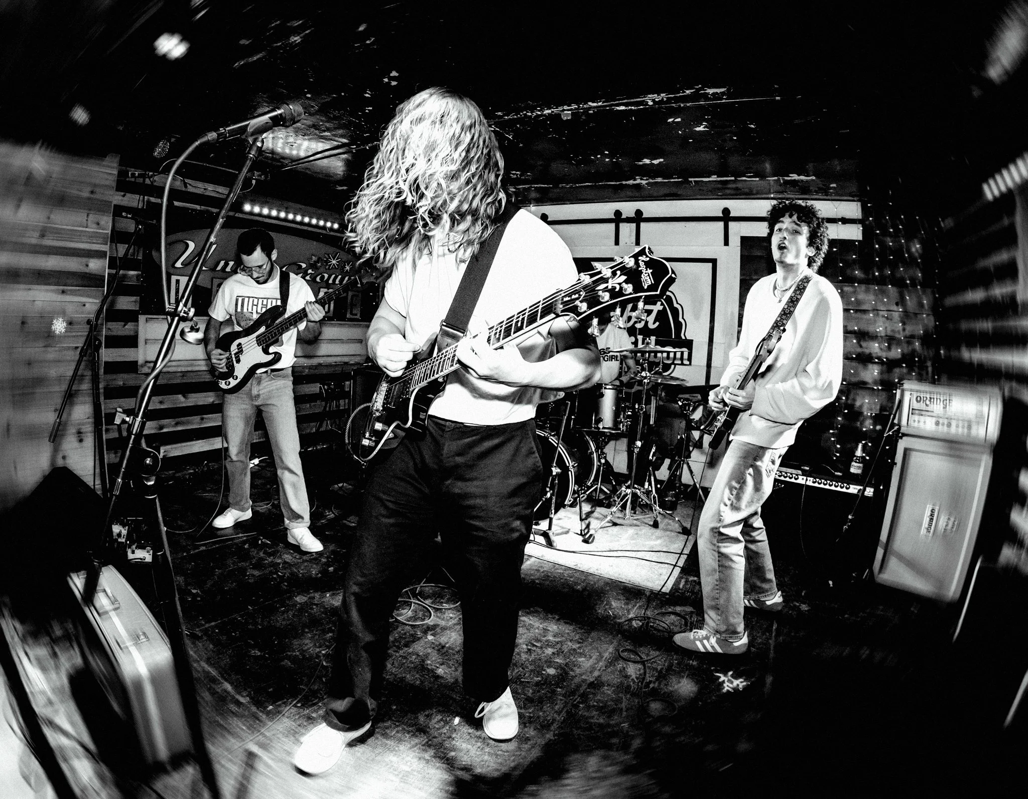 Photo & Review: Alley Eyes put on a sweaty, electric show in Chicago ...