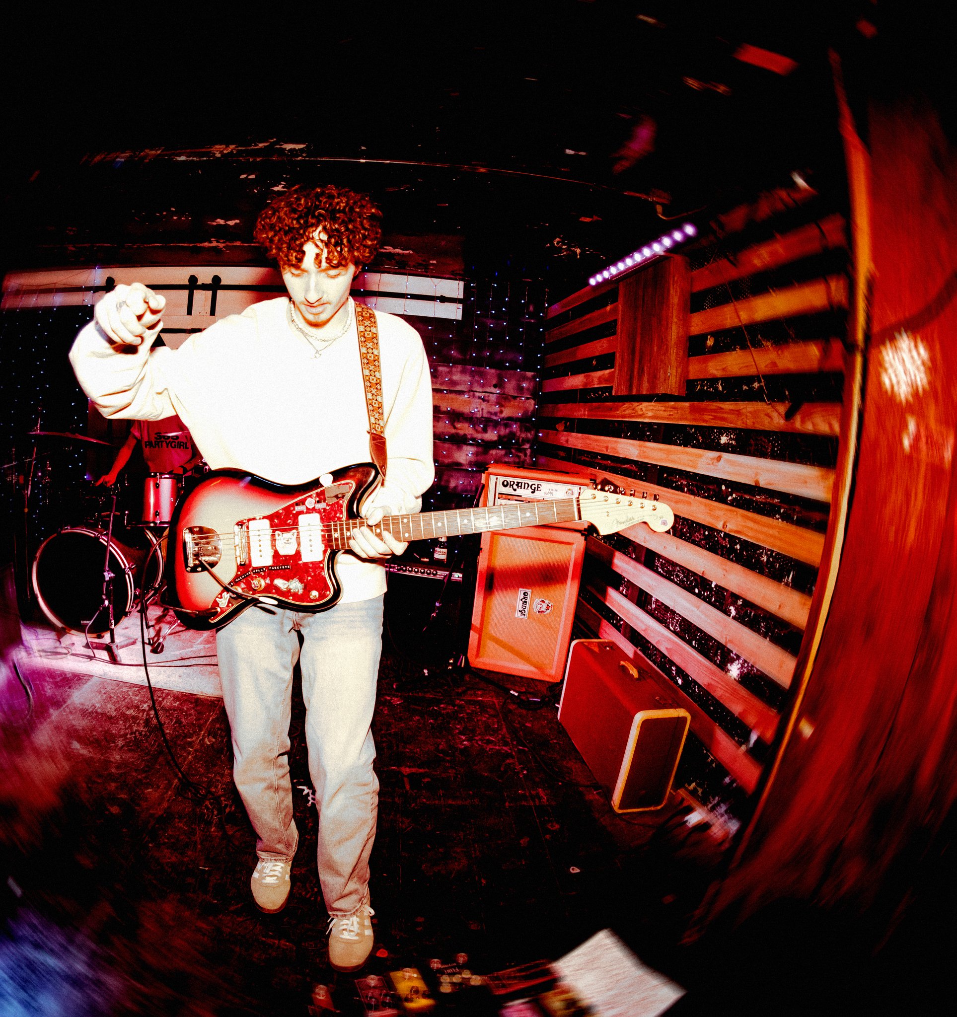 Photo & Review: Alley Eyes put on a sweaty, electric show in Chicago ...