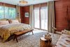 Très Chic — Parlor