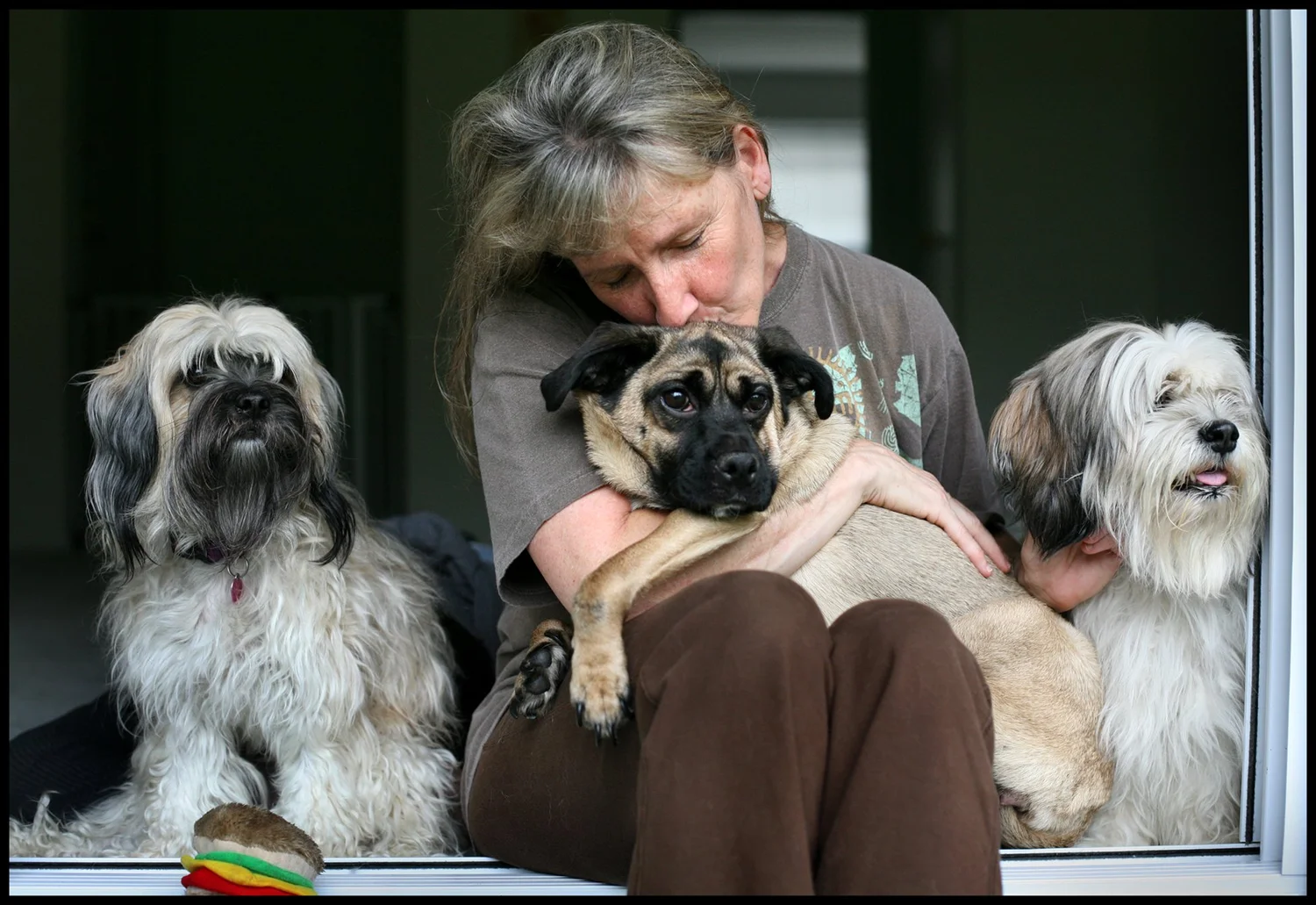 Bio — Carol Guzy - photojournalist