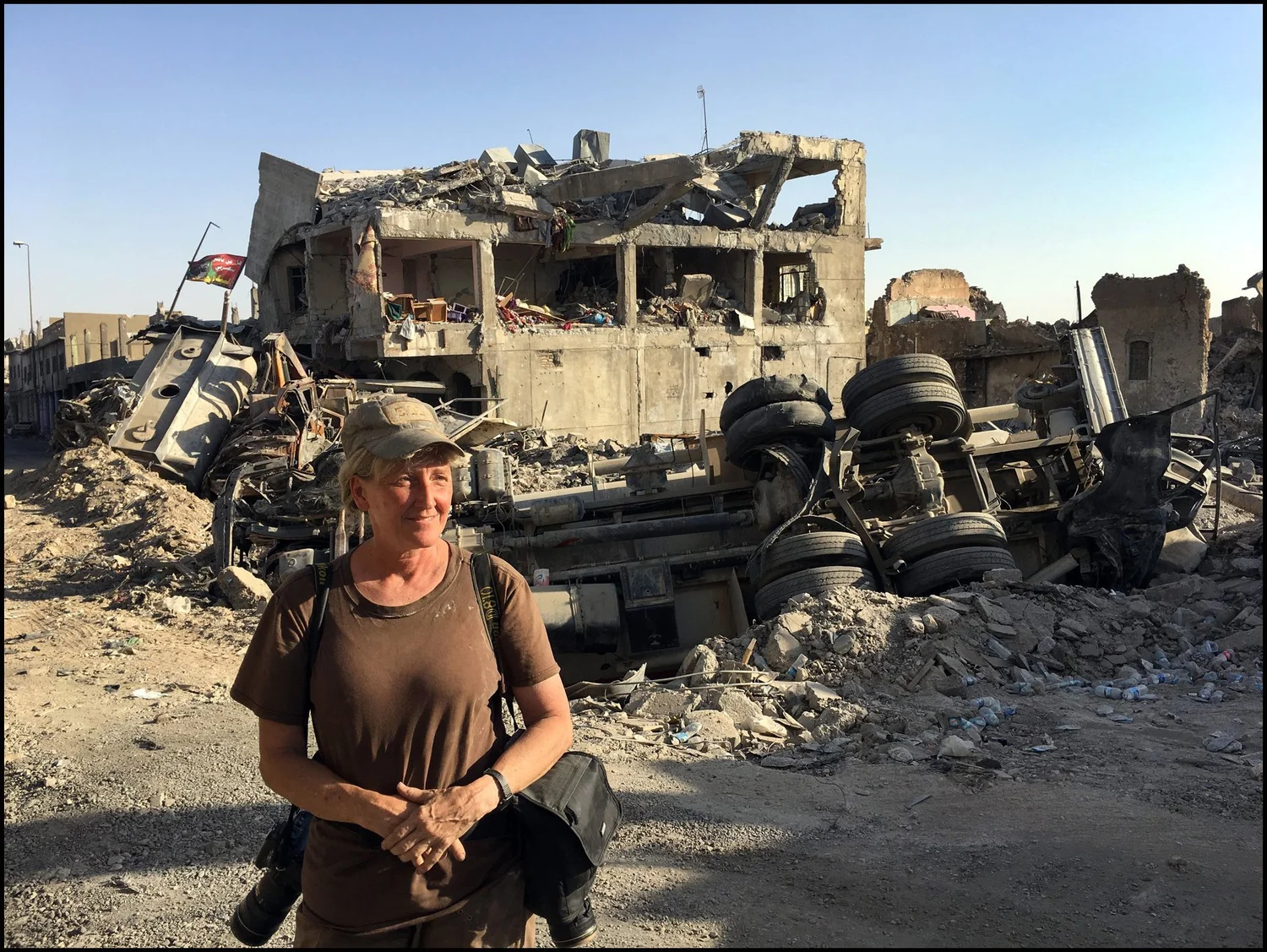 Bio — Carol Guzy - photojournalist