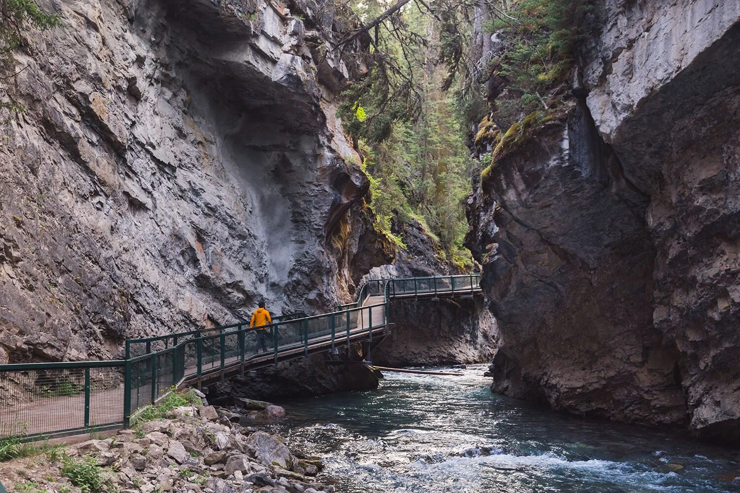 How to Hike JOHNSTON CANYON in BANFF NATIONAL PARK — Seeing the ...