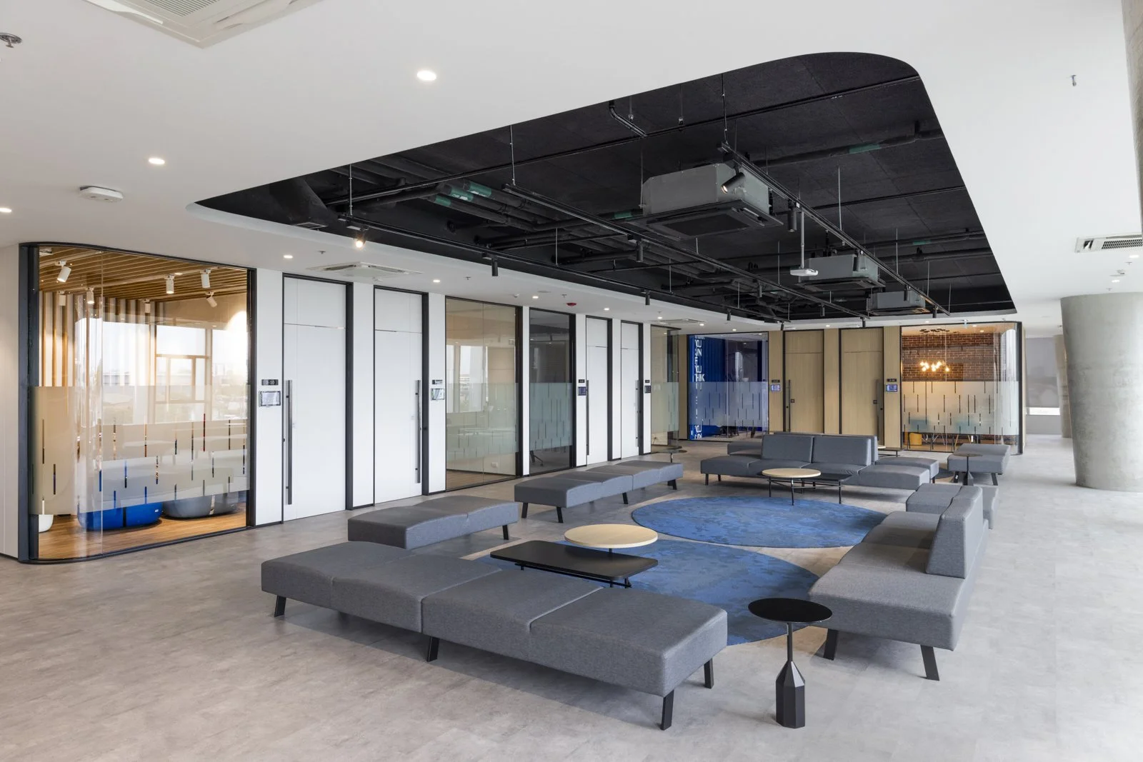 CPALL, THE TARA BUILDING — P49DEESIGN